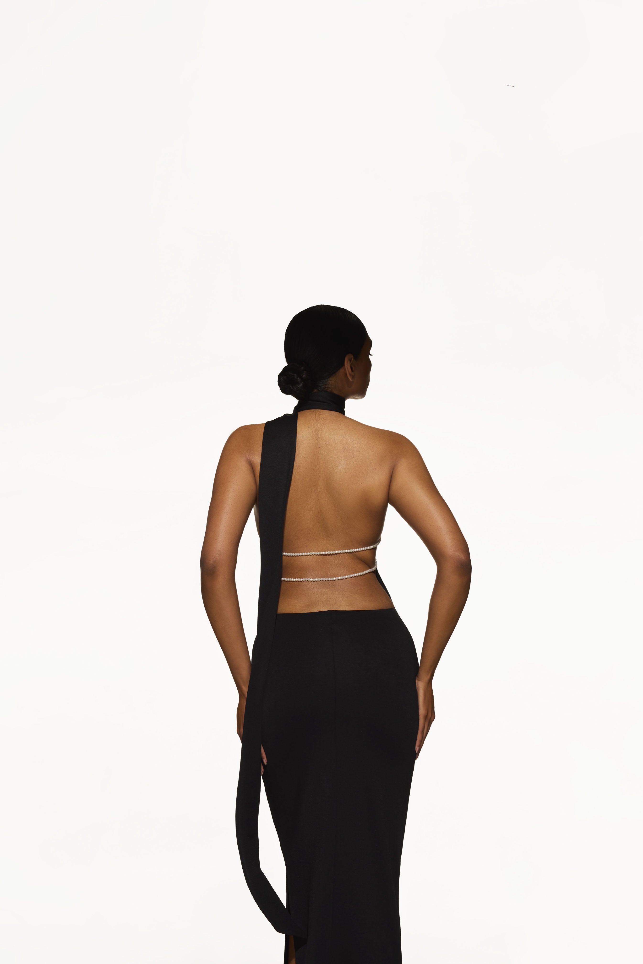 BACKLESS STYLES – Khanum's